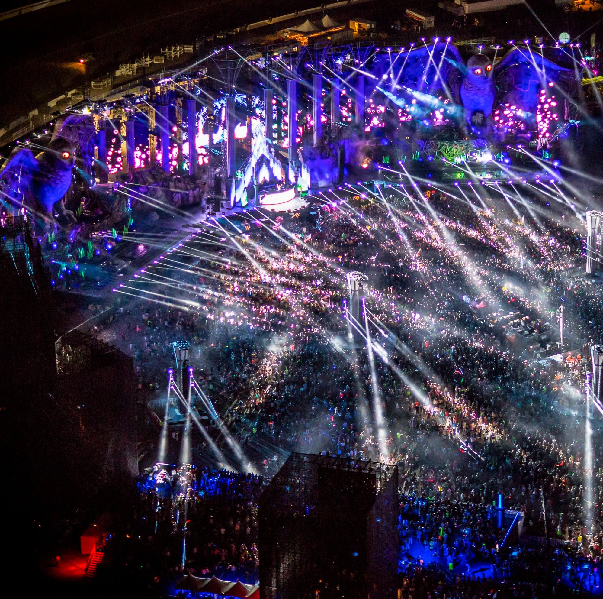 EDC Sets Record For Largest Stage Ever Assembled In North America EDC Sets Record For Largest Stage Ever Assembled In North America